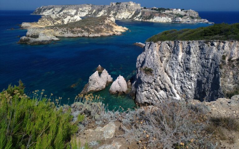 Traghetti e Aliscafi Tremiti: Offerte e Biglietti 2026 | TraghettiPer